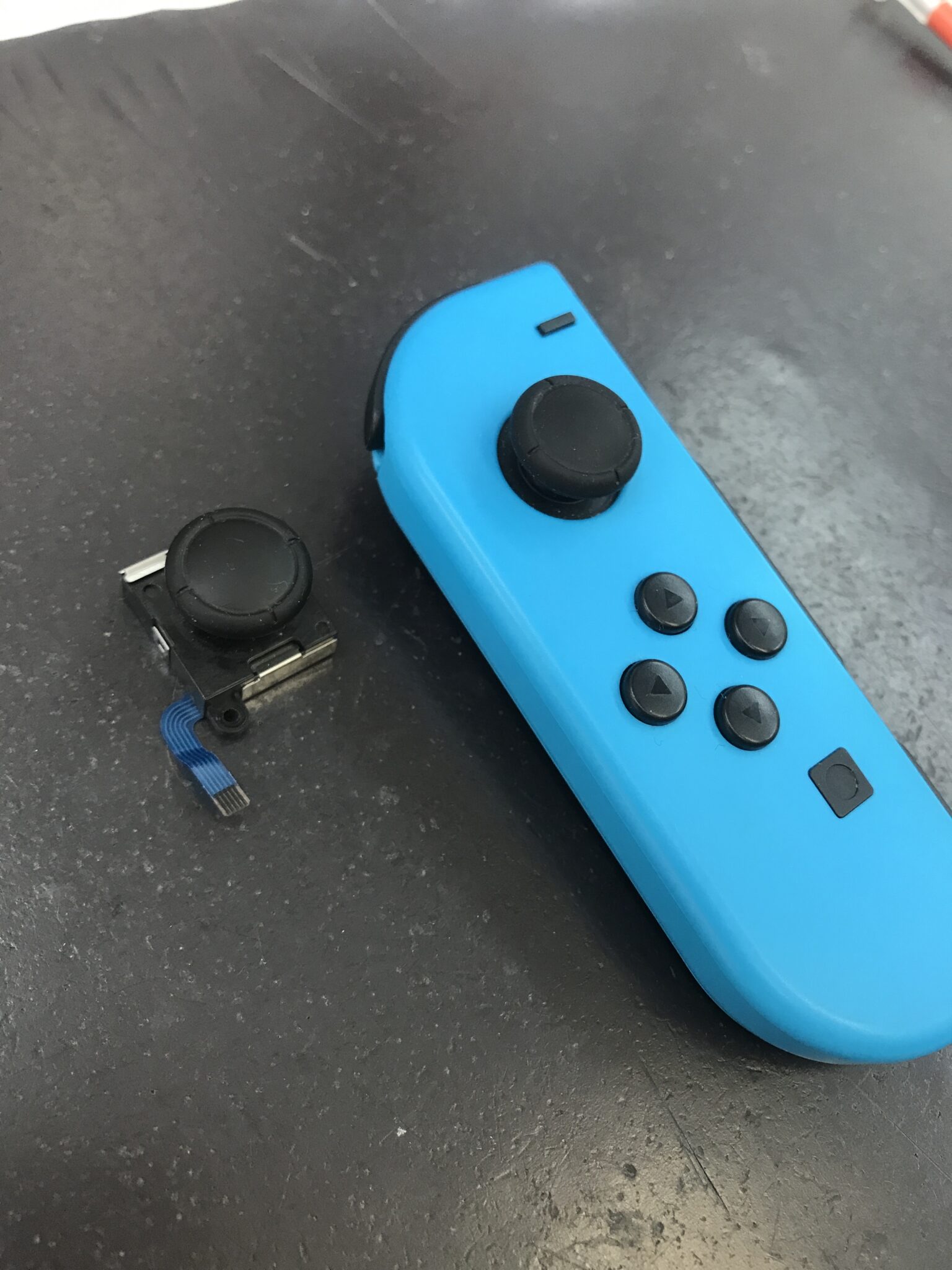 ジョイコンの丸い部分（アナログスティック）交換修理は20分ほどで可能です！パーツ保証もあり – iPhone修理を浜松市でお探しならスマップル浜松店